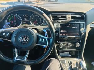 Grey Volkswagen e-Golf 2015 in Marijampole, with an engine capacity of 1.40 L and mileage of 251 thousand km for 9000 €, photo 5 on AUTOMOTO.COM.LV