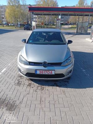 Grey Volkswagen e-Golf 2015 in Marijampole, with an engine capacity of 1.40 L and mileage of 251 thousand km for 9000 €, photo 9 on AUTOMOTO.COM.LV