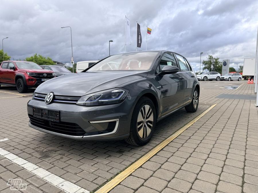 Pelēks Volkswagen e-Golf 2018 Viļņa, ar dzinēja tilpumu 0.00 L un nobraukumu 90 tūkst. km par 10999 €, foto 3 vietnē AUTOMOTO.COM.LV