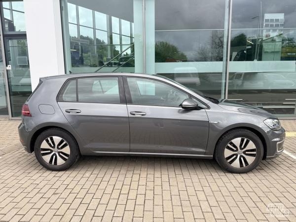 Pelēks Volkswagen e-Golf 2018 Viļņa, ar dzinēja tilpumu 0.00 L un nobraukumu 90 tūkst. km par 10999 €, foto 4 vietnē AUTOMOTO.COM.LV