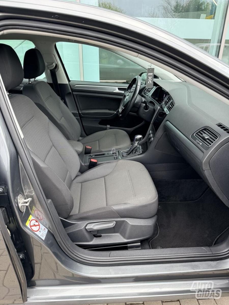 Pelēks Volkswagen e-Golf 2018 Viļņa, ar dzinēja tilpumu 0.00 L un nobraukumu 90 tūkst. km par 10999 €, foto 6 vietnē AUTOMOTO.COM.LV