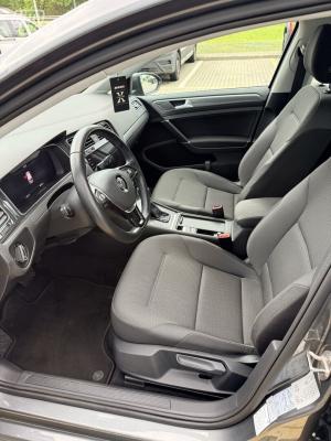 Pelēks Volkswagen e-Golf 2018 Viļņa, ar dzinēja tilpumu 0.00 L un nobraukumu 90 tūkst. km par 10999 €, foto 11 vietnē AUTOMOTO.COM.LV