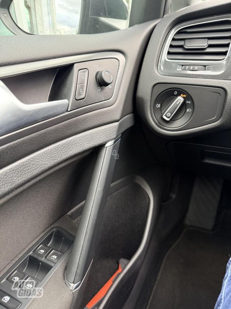 Pelēks Volkswagen e-Golf 2018 Viļņa, ar dzinēja tilpumu 0.00 L un nobraukumu 90 tūkst. km par 10999 €, foto 12 vietnē AUTOMOTO.COM.LV