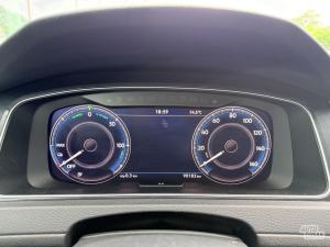 Pelēks Volkswagen e-Golf 2018 Viļņa, ar dzinēja tilpumu 0.00 L un nobraukumu 90 tūkst. km par 10999 €, foto 16 vietnē AUTOMOTO.COM.LV