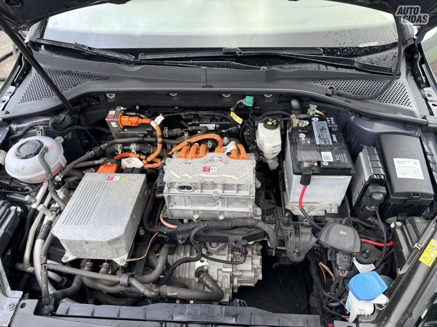 Pelēks Volkswagen e-Golf 2018 Viļņa, ar dzinēja tilpumu 0.00 L un nobraukumu 90 tūkst. km par 10999 €, foto 22 vietnē AUTOMOTO.COM.LV