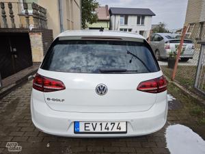 White Volkswagen e-Golf 2015 in Kaunas, with an engine capacity of 0.00 L and mileage of 104 thousand km for 7950 €, photo 6 on AUTOMOTO.COM.LV
