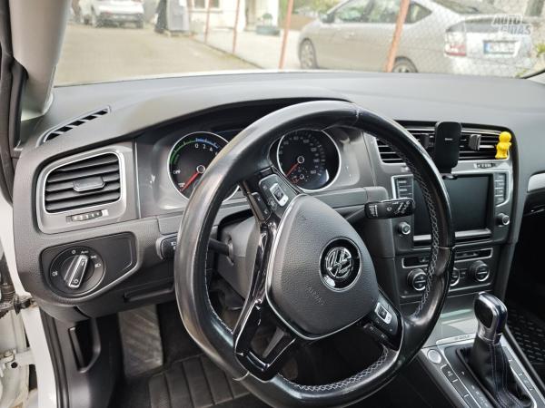 Balts Volkswagen e-Golf 2015 Kauņa, ar dzinēja tilpumu 0.00 L un nobraukumu 104 tūkst. km par 7950 €, foto 8 vietnē AUTOMOTO.COM.LV