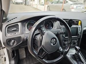 White Volkswagen e-Golf 2015 in Kaunas, with an engine capacity of 0.00 L and mileage of 104 thousand km for 7950 €, photo 8 on AUTOMOTO.COM.LV