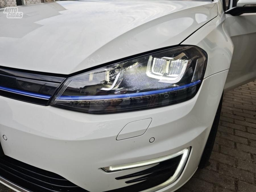 White Volkswagen e-Golf 2015 in Kaunas, with an engine capacity of 0.00 L and mileage of 104 thousand km for 7950 €, photo 21 on AUTOMOTO.COM.LV