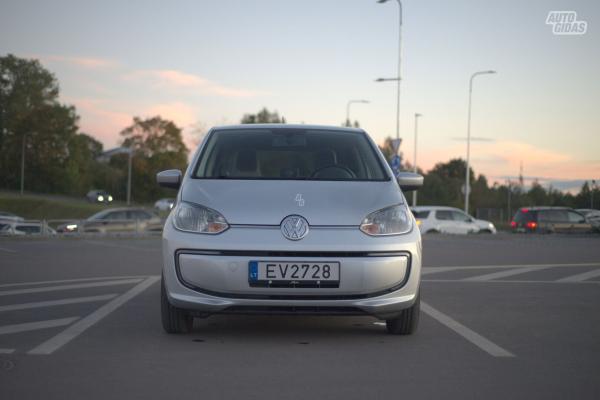 Серый Фольксваген e-up 2014 в Вильнюс, объемом двигателя 0.00 л и пробегом 80 тыс. км за 4500 €, фото 2 на AUTOMOTO.COM.LV