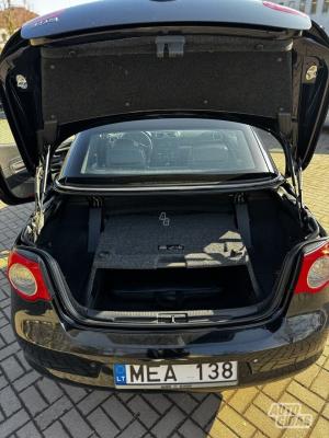 Melns Volkswagen Eos 2006 Marijampole, ar dzinēja tilpumu 2.00 L un nobraukumu 305 tūkst. km par 3900 €, foto 19 vietnē AUTOMOTO.COM.LV
