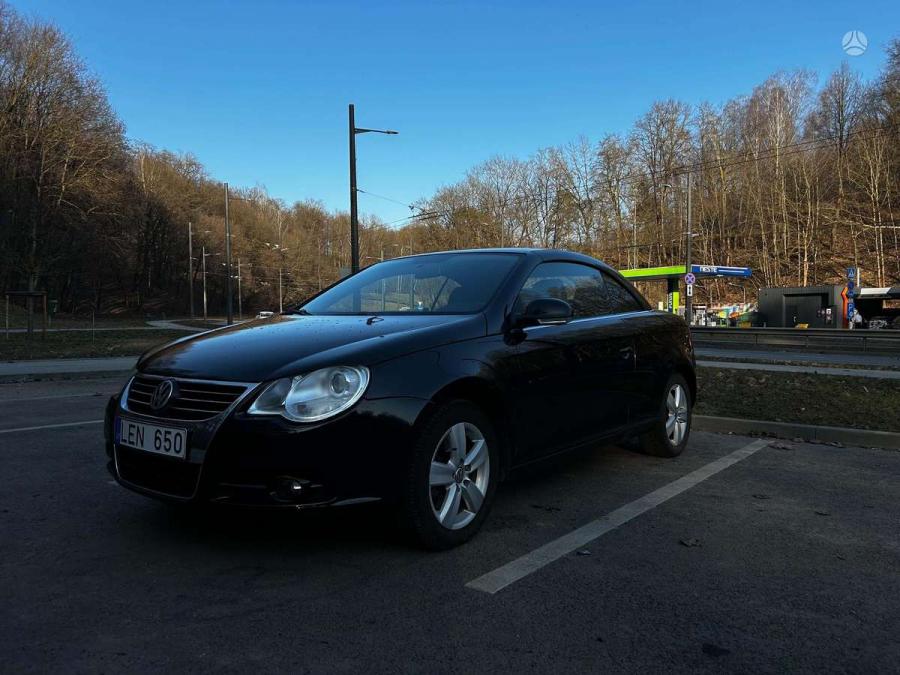 Melns Volkswagen Eos 2006 Kauņa, ar dzinēja tilpumu 1.97 L un nobraukumu 279 tūkst. km par 3100 €, foto 1 vietnē AUTOMOTO.COM.LV