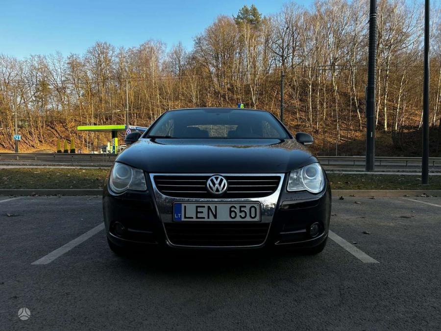 Melns Volkswagen Eos 2006 Kauņa, ar dzinēja tilpumu 1.97 L un nobraukumu 279 tūkst. km par 3100 €, foto 3 vietnē AUTOMOTO.COM.LV