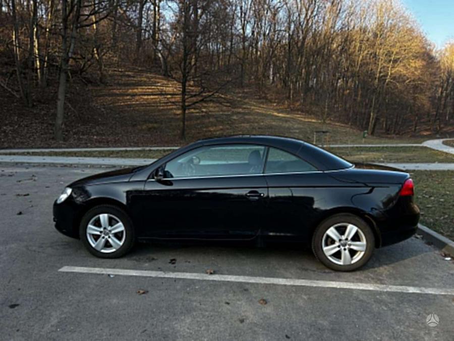 Melns Volkswagen Eos 2006 Kauņa, ar dzinēja tilpumu 1.97 L un nobraukumu 279 tūkst. km par 3100 €, foto 5 vietnē AUTOMOTO.COM.LV