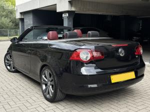 Black Volkswagen Eos 2006 in Kaunas, with an engine capacity of 2.00 L and mileage of 190 thousand km for 1750 €, photo 6 on AUTOMOTO.COM.LV