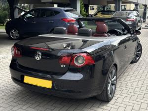 Black Volkswagen Eos 2006 in Kaunas, with an engine capacity of 2.00 L and mileage of 190 thousand km for 1750 €, photo 10 on AUTOMOTO.COM.LV