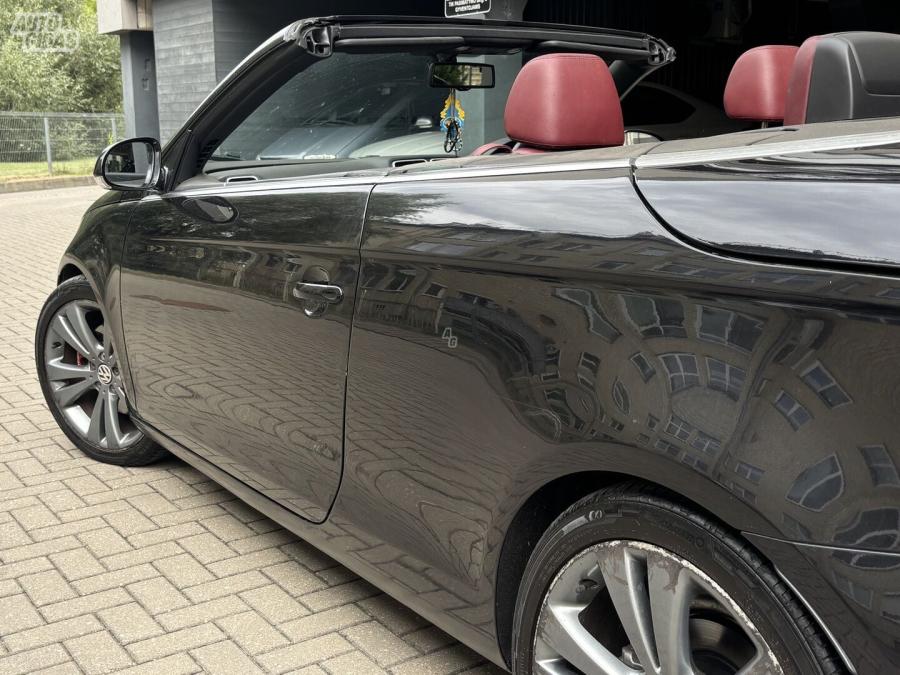 Black Volkswagen Eos 2006 in Kaunas, with an engine capacity of 2.00 L and mileage of 190 thousand km for 1750 €, photo 15 on AUTOMOTO.COM.LV