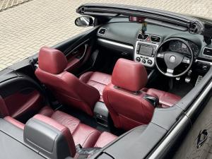 Black Volkswagen Eos 2006 in Kaunas, with an engine capacity of 2.00 L and mileage of 190 thousand km for 1750 €, photo 16 on AUTOMOTO.COM.LV