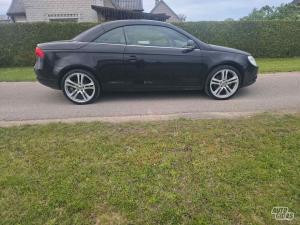 Melns Volkswagen Eos 2007 Kauņa, ar dzinēja tilpumu 2.00 L un nobraukumu 216 tūkst. km par 3500 €, foto 3 vietnē AUTOMOTO.COM.LV