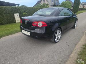 Melns Volkswagen Eos 2007 Kauņa, ar dzinēja tilpumu 2.00 L un nobraukumu 216 tūkst. km par 3500 €, foto 4 vietnē AUTOMOTO.COM.LV