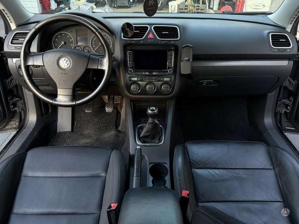 Melns Volkswagen Eos 2007 Panevēža, ar dzinēja tilpumu 1.98 L un nobraukumu 175 tūkst. km par 2999 €, foto 6 vietnē AUTOMOTO.COM.LV