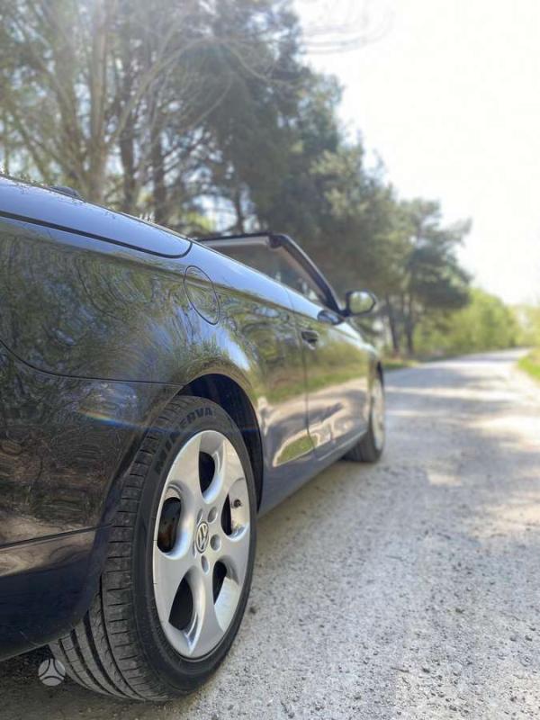 Black Volkswagen Eos 2007 in Panevezys, with an engine capacity of 1.98 L and mileage of 175 thousand km for 2999 €, photo 3 on AUTOMOTO.COM.LV