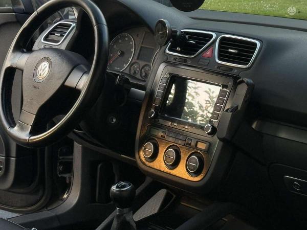 Black Volkswagen Eos 2007 in Panevezys, with an engine capacity of 1.98 L and mileage of 175 thousand km for 2999 €, photo 5 on AUTOMOTO.COM.LV