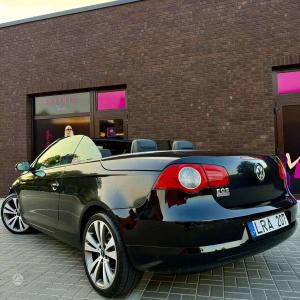 Melns Volkswagen Eos 2007 Kaišiadorys, ar dzinēja tilpumu 2.00 L un nobraukumu 313 tūkst. km par 3450 €, foto 8 vietnē AUTOMOTO.COM.LV