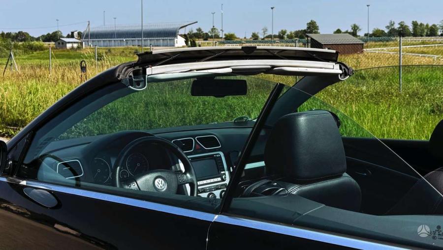 Melns Volkswagen Eos 2007 Raseiniai, ar dzinēja tilpumu 1.97 L un nobraukumu 312 tūkst. km par 4200 €, foto 14 vietnē AUTOMOTO.COM.LV