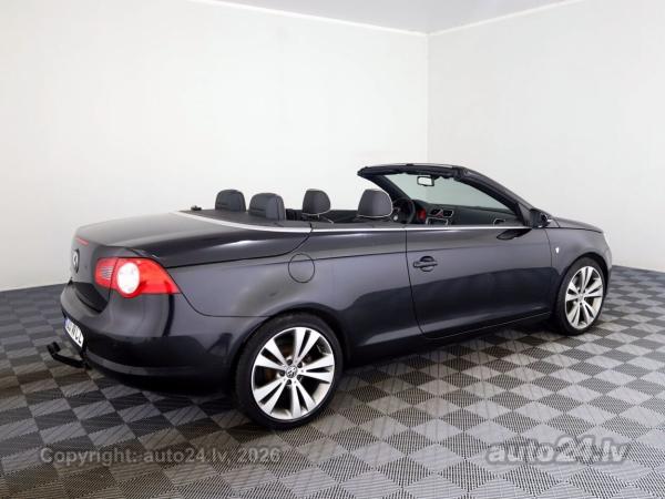 Melns Volkswagen Eos 2008 Tallina, ar dzinēja tilpumu 2.00 L un nobraukumu 202 tūkst. km par 4299 €, foto 3 vietnē AUTOMOTO.COM.LV