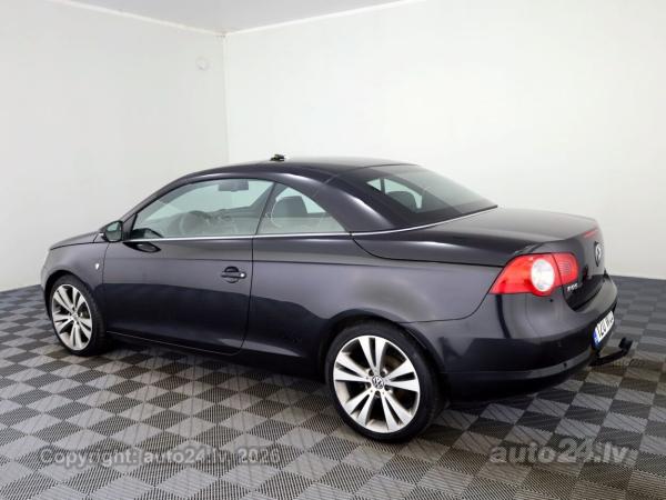 Melns Volkswagen Eos 2008 Tallina, ar dzinēja tilpumu 2.00 L un nobraukumu 202 tūkst. km par 4299 €, foto 6 vietnē AUTOMOTO.COM.LV