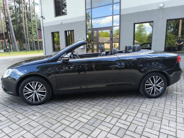 Melns Volkswagen Eos 2008 Valmiera, ar dzinēja tilpumu 2.00 L un nobraukumu 260 tūkst. km par 5650 €, foto 3 vietnē AUTOMOTO.COM.LV