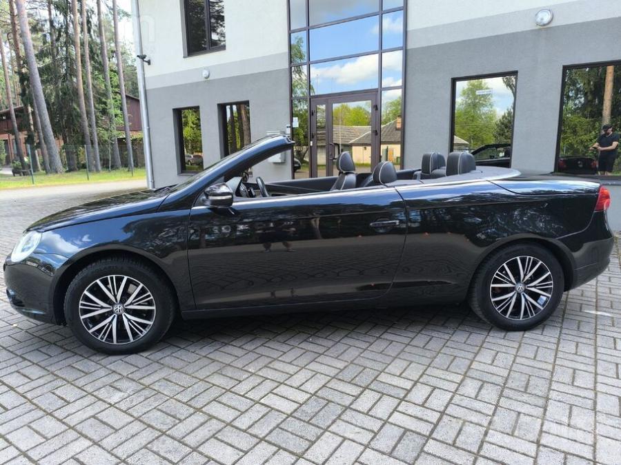 Black Volkswagen Eos 2008 in Valmiera, with an engine capacity of 2.00 L and mileage of 260 thousand km for 5650 €, photo 4 on AUTOMOTO.COM.LV