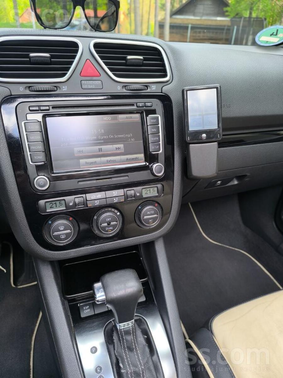 Black Volkswagen Eos 2008 in Valmiera, with an engine capacity of 2.00 L and mileage of 260 thousand km for 5650 €, photo 26 on AUTOMOTO.COM.LV