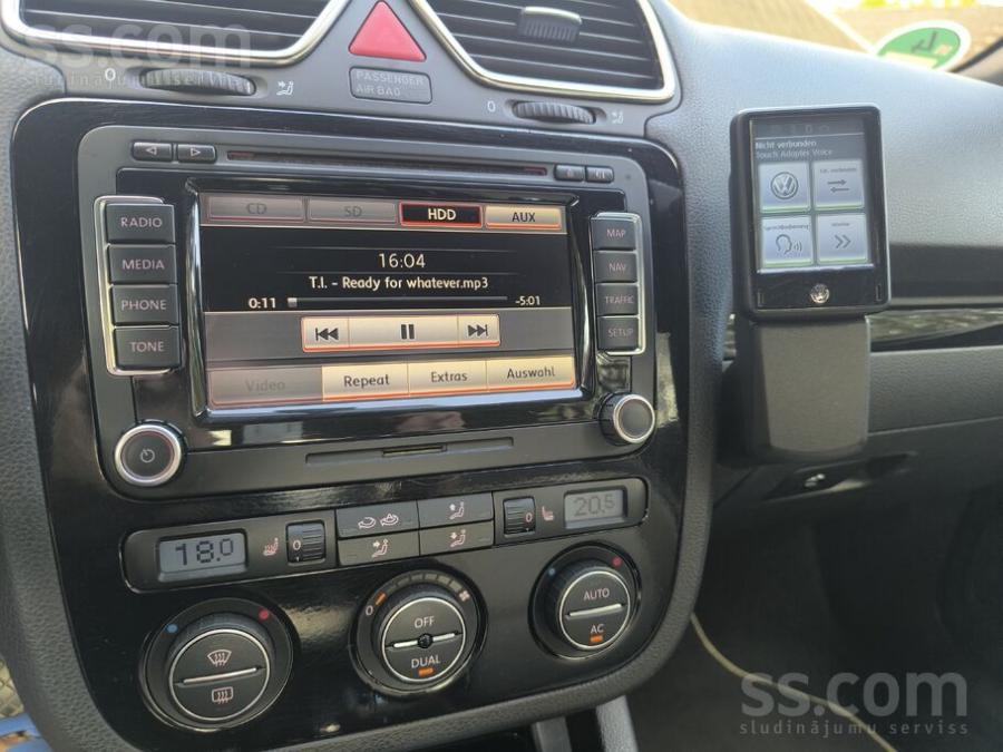 Black Volkswagen Eos 2008 in Valmiera, with an engine capacity of 2.00 L and mileage of 260 thousand km for 5650 €, photo 27 on AUTOMOTO.COM.LV
