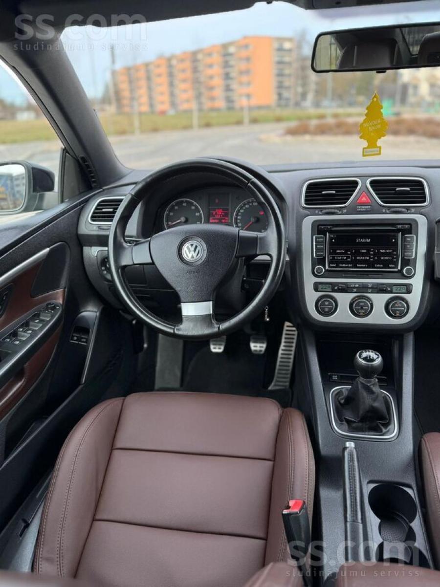 Melns Volkswagen Eos 2008 Rīga, ar dzinēja tilpumu 1.40 L un nobraukumu 256 tūkst. km par 3999 €, foto 9 vietnē AUTOMOTO.COM.LV