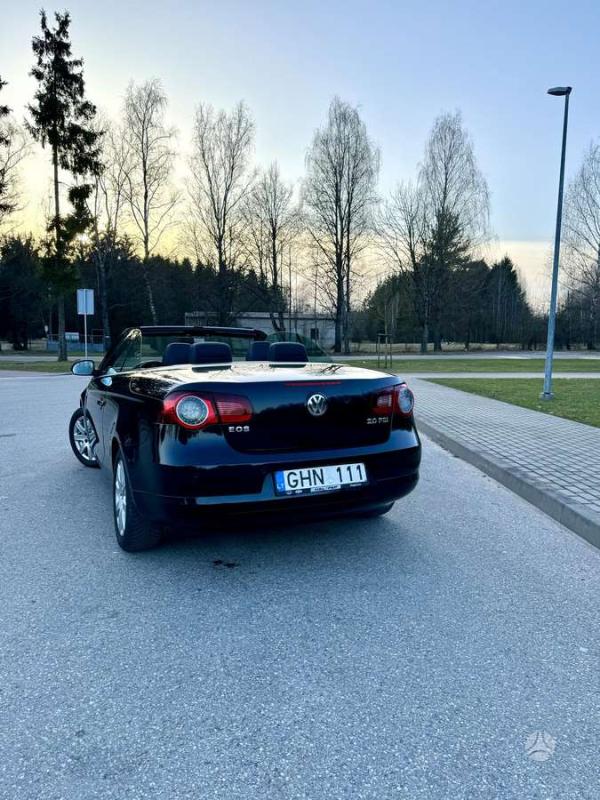Melns Volkswagen Eos 2008 Šalčininkai, ar dzinēja tilpumu 1.98 L un nobraukumu 196 tūkst. km par 2900 €, foto 1 vietnē AUTOMOTO.COM.LV