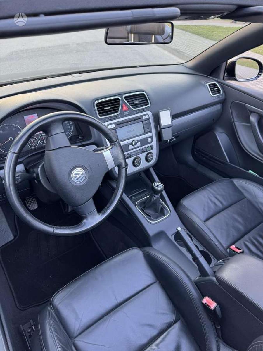 Melns Volkswagen Eos 2008 Šalčininkai, ar dzinēja tilpumu 1.98 L un nobraukumu 196 tūkst. km par 2900 €, foto 9 vietnē AUTOMOTO.COM.LV