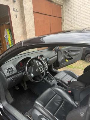 Melns Volkswagen Eos 2008 Šalčininkai, ar dzinēja tilpumu 1.98 L un nobraukumu 196 tūkst. km par 2900 €, foto 14 vietnē AUTOMOTO.COM.LV