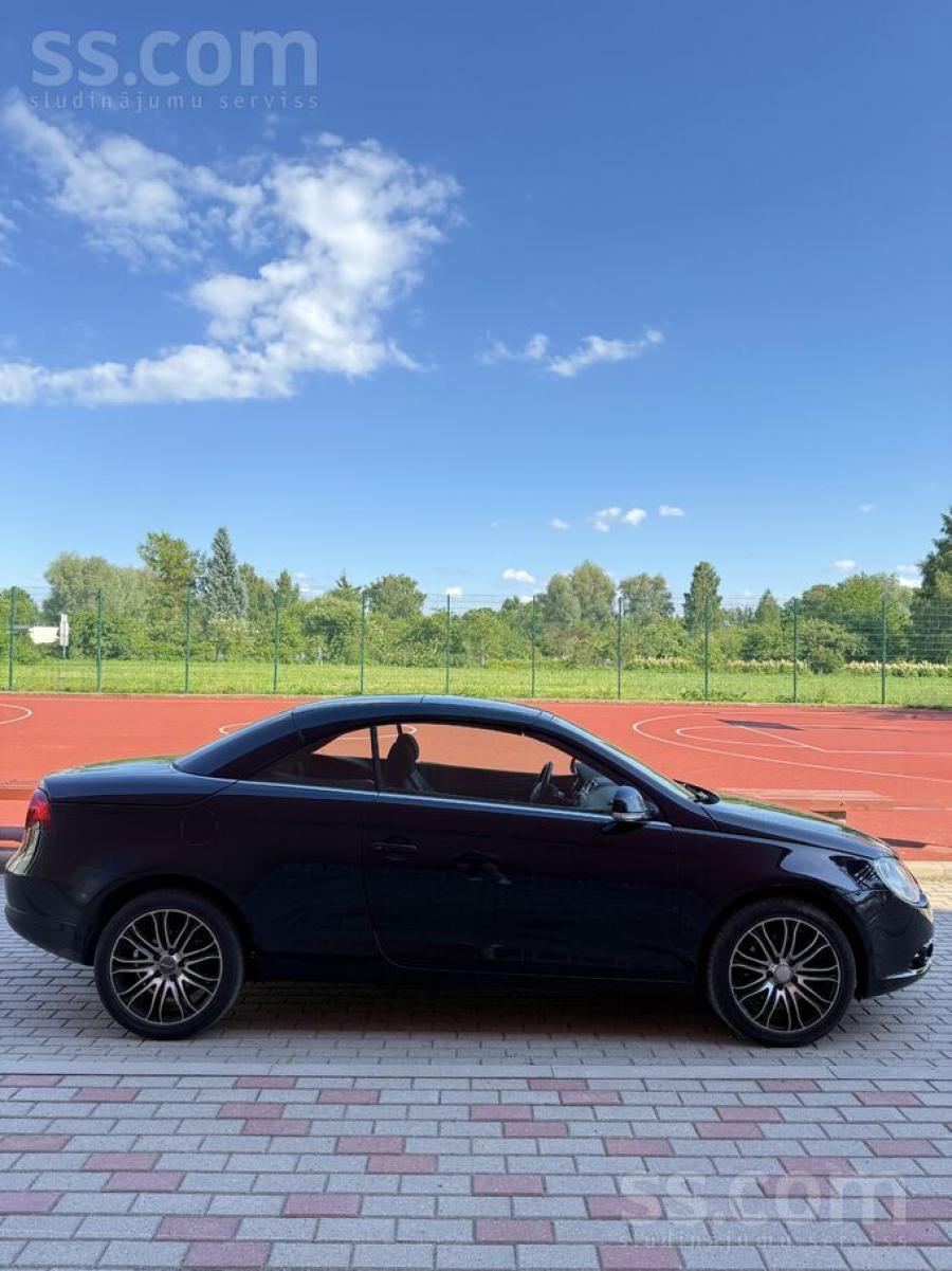 Black Volkswagen Eos 2008 in Riga, with an engine capacity of 1.40 L and mileage of 202 thousand km for 5500 €, photo 4 on AUTOMOTO.COM.LV
