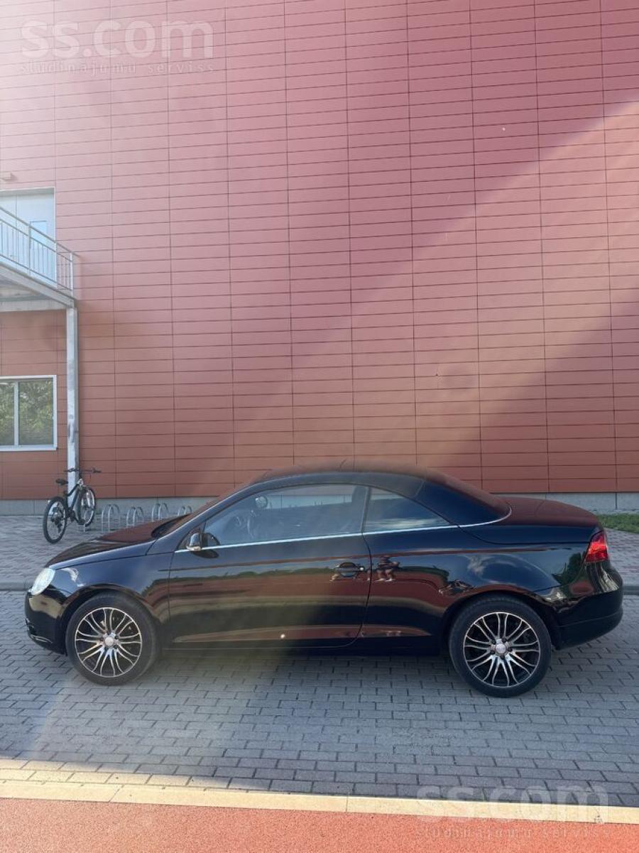 Black Volkswagen Eos 2008 in Riga, with an engine capacity of 1.40 L and mileage of 202 thousand km for 5500 €, photo 5 on AUTOMOTO.COM.LV