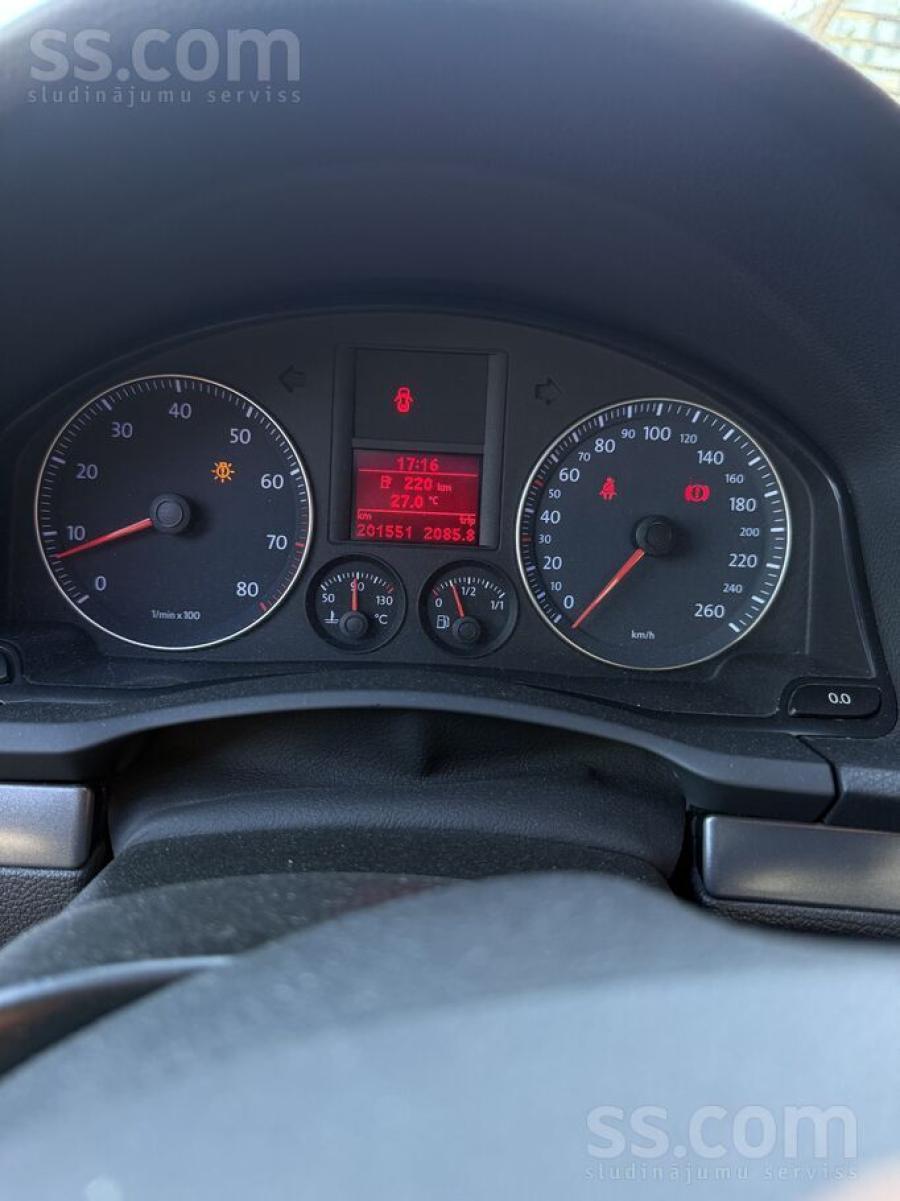 Black Volkswagen Eos 2008 in Riga, with an engine capacity of 1.40 L and mileage of 202 thousand km for 5500 €, photo 8 on AUTOMOTO.COM.LV