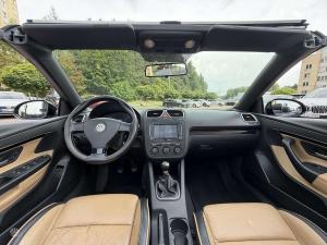 Melns Volkswagen Eos 2008 Viļņa, ar dzinēja tilpumu 1.97 L un nobraukumu 240 tūkst. km par 2250 €, foto 18 vietnē AUTOMOTO.COM.LV