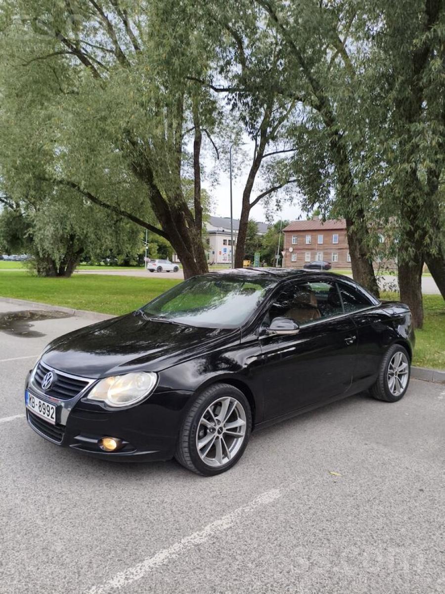 Black Volkswagen Eos 2008 in Riga, with an engine capacity of 2.00 L and mileage of 330 thousand km for 3200 €, photo 4 on AUTOMOTO.COM.LV