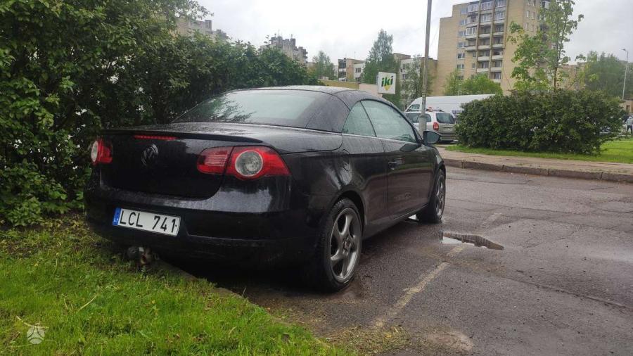 Black Volkswagen Eos 2009 in Vilnius, with an engine capacity of 1.97 L and mileage of 260 thousand km for 3500 €, photo 4 on AUTOMOTO.COM.LV