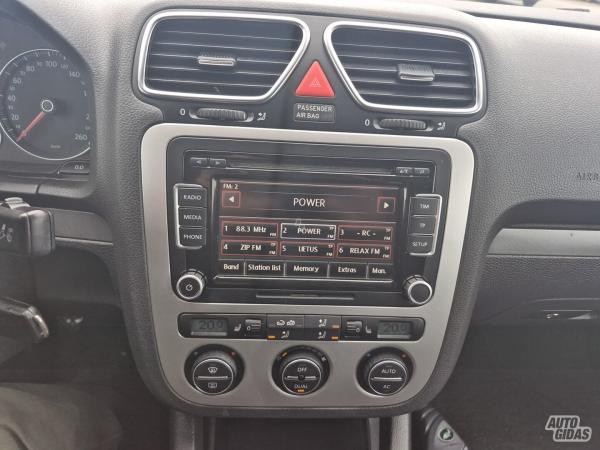 Melns Volkswagen Eos 2009 Viļņa, ar dzinēja tilpumu 1.40 L un nobraukumu 190 tūkst. km par 3690 €, foto 6 vietnē AUTOMOTO.COM.LV