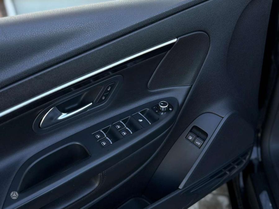 Melns Volkswagen Eos 2011 Kretinga, ar dzinēja tilpumu 1.40 L un nobraukumu 200 tūkst. km par 5600 €, foto 24 vietnē AUTOMOTO.COM.LV