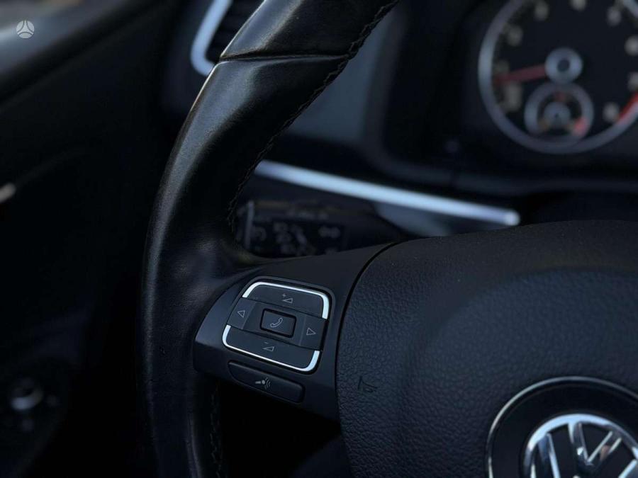 Melns Volkswagen Eos 2011 Kretinga, ar dzinēja tilpumu 1.40 L un nobraukumu 200 tūkst. km par 5750 €, foto 13 vietnē AUTOMOTO.COM.LV