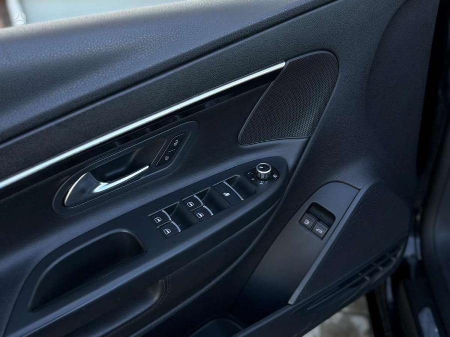 Melns Volkswagen Eos 2011 Kretinga, ar dzinēja tilpumu 1.40 L un nobraukumu 200 tūkst. km par 5750 €, foto 16 vietnē AUTOMOTO.COM.LV