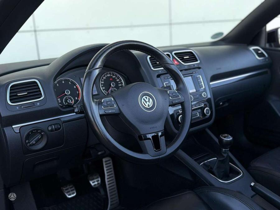 Melns Volkswagen Eos 2011 Kretinga, ar dzinēja tilpumu 1.40 L un nobraukumu 200 tūkst. km par 5750 €, foto 17 vietnē AUTOMOTO.COM.LV